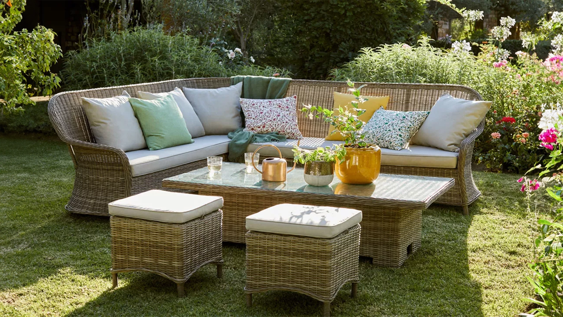 Bahçe Mobilyaları Nasıl Temizlenmeli ve Nasıl Saklanmalı ? | Opox